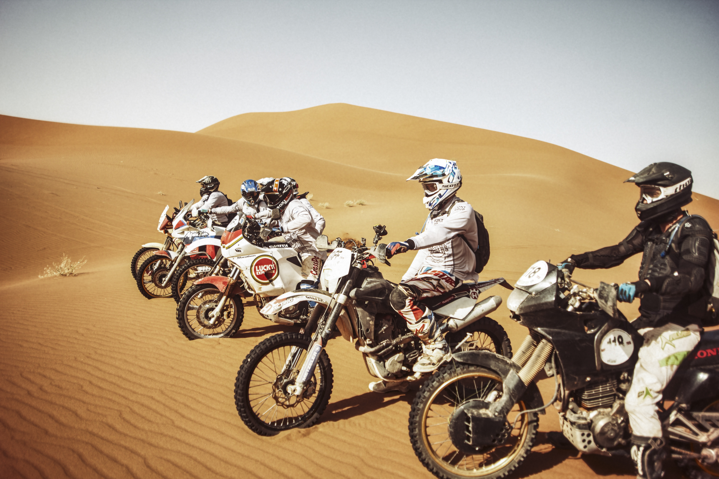 SandRaiders: torna lo spettacolo delle moto nel deserto [FOTO]