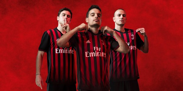 Il Milan presenta la nuova maglia: colori più accesi, ritorna il logo ...