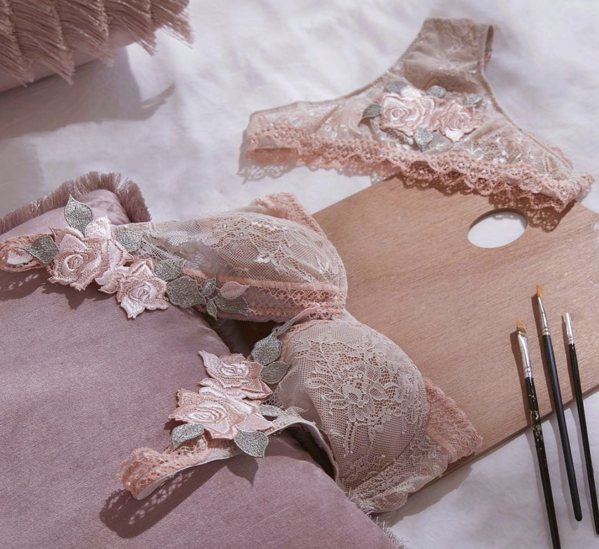 Intimissimi - Ecco il must have di stagione: tutte pazze per le ...