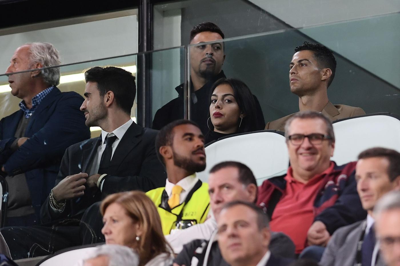 Cristiano Ronaldo e Georgina Rodriguez insieme allo Stadium: due ...